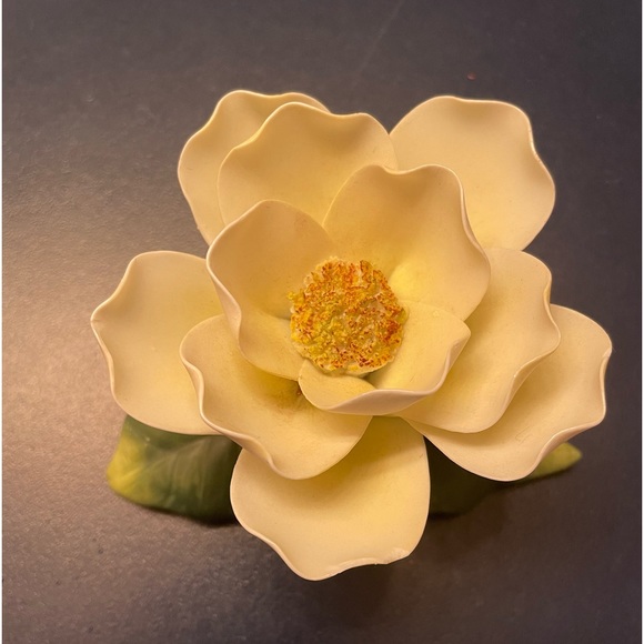 Art | Vintage Ceramic Magnolia Figurine Made In Thailand | Poshmark